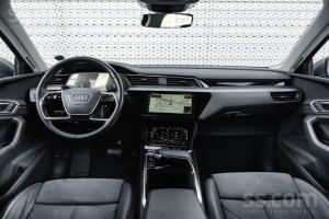 Grey Audi E-Tron 2022 in Riga, with an engine capacity of 0.00 L and mileage of 60 thousand km for 35600 €, photo 7 on AUTOMOTO.COM.LV