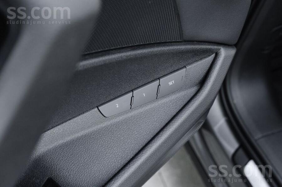 Grey Audi E-Tron 2022 in Riga, with an engine capacity of 0.00 L and mileage of 60 thousand km for 35600 €, photo 9 on AUTOMOTO.COM.LV
