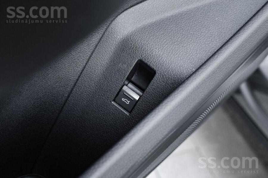 Grey Audi E-Tron 2022 in Riga, with an engine capacity of 0.00 L and mileage of 60 thousand km for 35600 €, photo 10 on AUTOMOTO.COM.LV