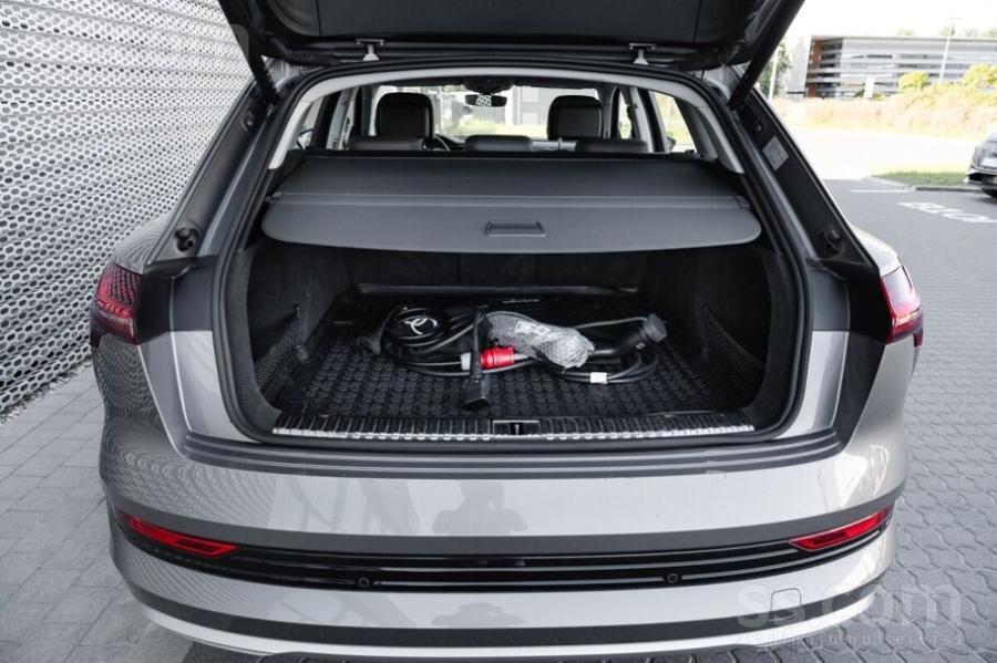 Grey Audi E-Tron 2022 in Riga, with an engine capacity of 0.00 L and mileage of 60 thousand km for 35600 €, photo 31 on AUTOMOTO.COM.LV