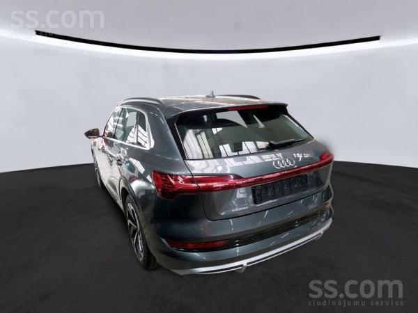 Серый Ауди E-Tron 2022 в Вентспилс, объемом двигателя 0.00 л и пробегом 58 тыс. км за 37500 €, фото 2 на AUTOMOTO.COM.LV