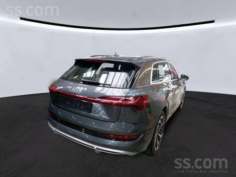 Pelēks Audi E-Tron 2022 Ventspils, ar dzinēja tilpumu 0.00 L un nobraukumu 58 tūkst. km par 37500 €, foto 4 vietnē AUTOMOTO.COM.LV