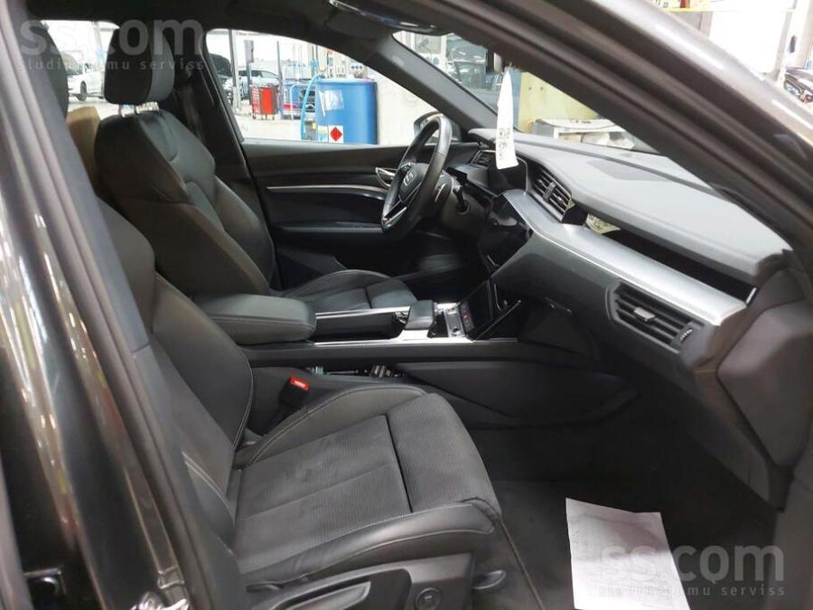 Pelēks Audi E-Tron 2022 Ventspils, ar dzinēja tilpumu 0.00 L un nobraukumu 58 tūkst. km par 37500 €, foto 7 vietnē AUTOMOTO.COM.LV
