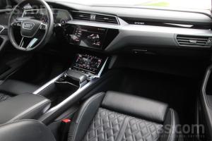 Серый Ауди E-Tron 2022 в Тукумс, объемом двигателя 0.00 л и пробегом 175 тыс. км за 29990 €, фото 6 на AUTOMOTO.COM.LV