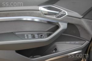 Серый Ауди E-Tron 2022 в Тукумс, объемом двигателя 0.00 л и пробегом 175 тыс. км за 29990 €, фото 20 на AUTOMOTO.COM.LV