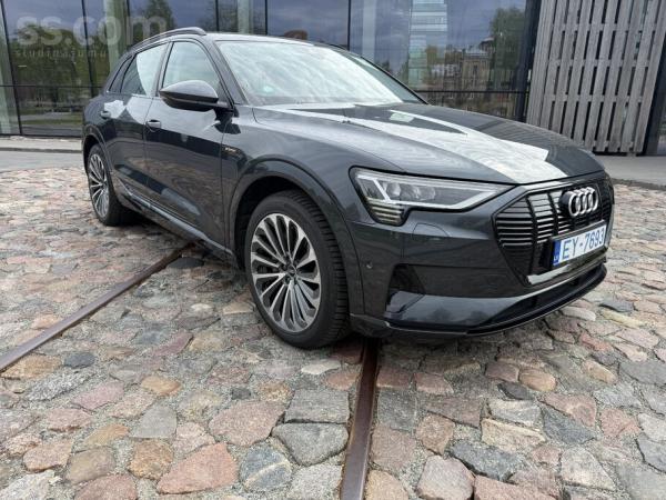 Grey Audi E-Tron 2022 in Riga, with an engine capacity of 0.00 L and mileage of 129 thousand km for 26555 €, photo 2 on AUTOMOTO.COM.LV