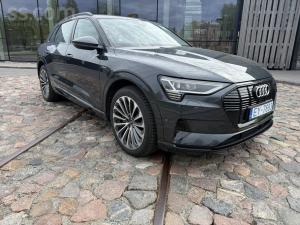 Grey Audi E-Tron 2022 in Riga, with an engine capacity of 0.00 L and mileage of 129 thousand km for 26555 €, photo 3 on AUTOMOTO.COM.LV