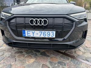 Grey Audi E-Tron 2022 in Riga, with an engine capacity of 0.00 L and mileage of 129 thousand km for 26555 €, photo 4 on AUTOMOTO.COM.LV