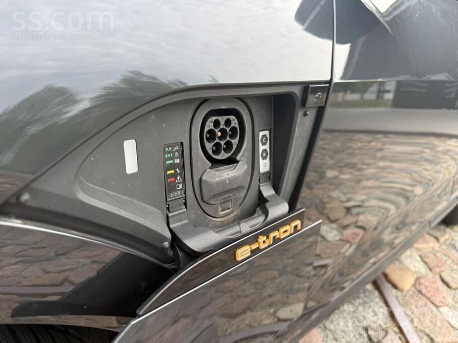 Grey Audi E-Tron 2022 in Riga, with an engine capacity of 0.00 L and mileage of 129 thousand km for 26555 €, photo 12 on AUTOMOTO.COM.LV
