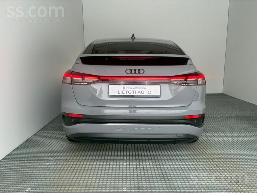 Pelēks Audi E-Tron 2022 Rīga, ar dzinēja tilpumu 0.00 L un nobraukumu 121 tūkst. km par 28990 €, foto 4 vietnē AUTOMOTO.COM.LV