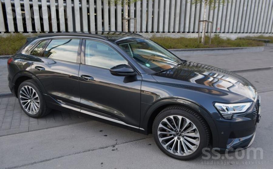 Grey Audi E-Tron 2022 in Riga, with an engine capacity of 0.00 L and mileage of 129 thousand km for 23880 €, photo 6 on AUTOMOTO.COM.LV