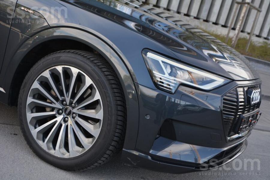Grey Audi E-Tron 2022 in Riga, with an engine capacity of 0.00 L and mileage of 129 thousand km for 23880 €, photo 9 on AUTOMOTO.COM.LV