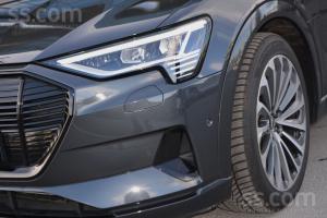 Grey Audi E-Tron 2022 in Riga, with an engine capacity of 0.00 L and mileage of 129 thousand km for 23880 €, photo 10 on AUTOMOTO.COM.LV