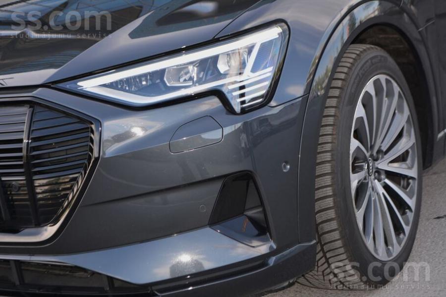 Grey Audi E-Tron 2022 in Riga, with an engine capacity of 0.00 L and mileage of 129 thousand km for 23880 €, photo 10 on AUTOMOTO.COM.LV
