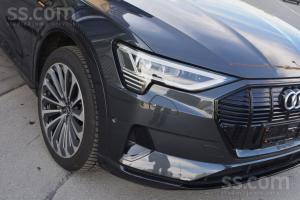 Grey Audi E-Tron 2022 in Riga, with an engine capacity of 0.00 L and mileage of 129 thousand km for 23880 €, photo 11 on AUTOMOTO.COM.LV