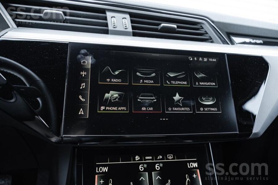 Pelēks Audi E-Tron 2022 Rīga, ar dzinēja tilpumu 0.00 L un nobraukumu 63 tūkst. km par 41850 €, foto 22 vietnē AUTOMOTO.COM.LV