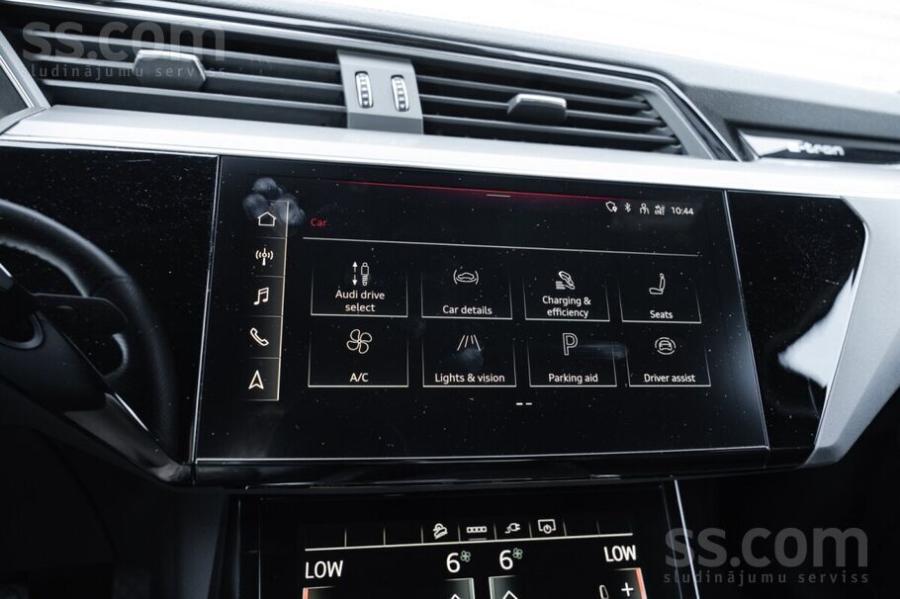 Pelēks Audi E-Tron 2022 Rīga, ar dzinēja tilpumu 0.00 L un nobraukumu 63 tūkst. km par 41850 €, foto 23 vietnē AUTOMOTO.COM.LV