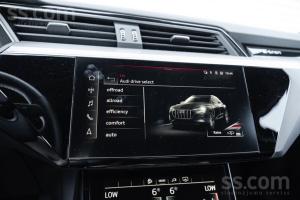 Pelēks Audi E-Tron 2022 Rīga, ar dzinēja tilpumu 0.00 L un nobraukumu 63 tūkst. km par 41850 €, foto 25 vietnē AUTOMOTO.COM.LV