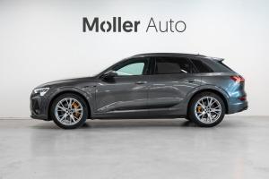 Grey Audi E-Tron 2022 in Vilnius, with an engine capacity of 0.00 L and mileage of 60 thousand km for 33900 €, photo 7 on AUTOMOTO.COM.LV