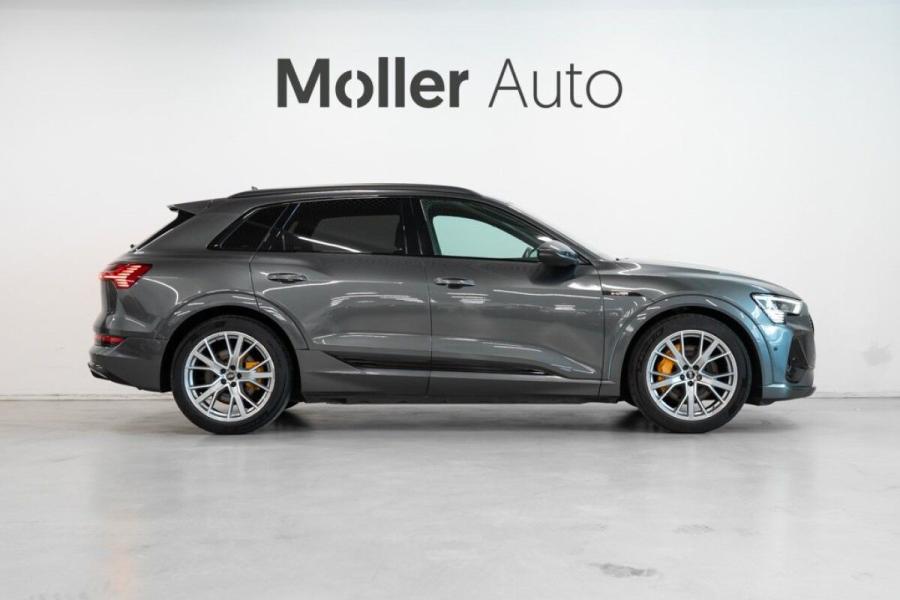 Grey Audi E-Tron 2022 in Vilnius, with an engine capacity of 0.00 L and mileage of 60 thousand km for 33900 €, photo 9 on AUTOMOTO.COM.LV