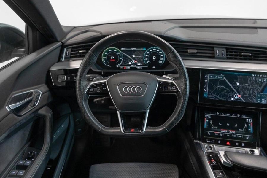 Grey Audi E-Tron 2022 in Vilnius, with an engine capacity of 0.00 L and mileage of 60 thousand km for 33900 €, photo 14 on AUTOMOTO.COM.LV