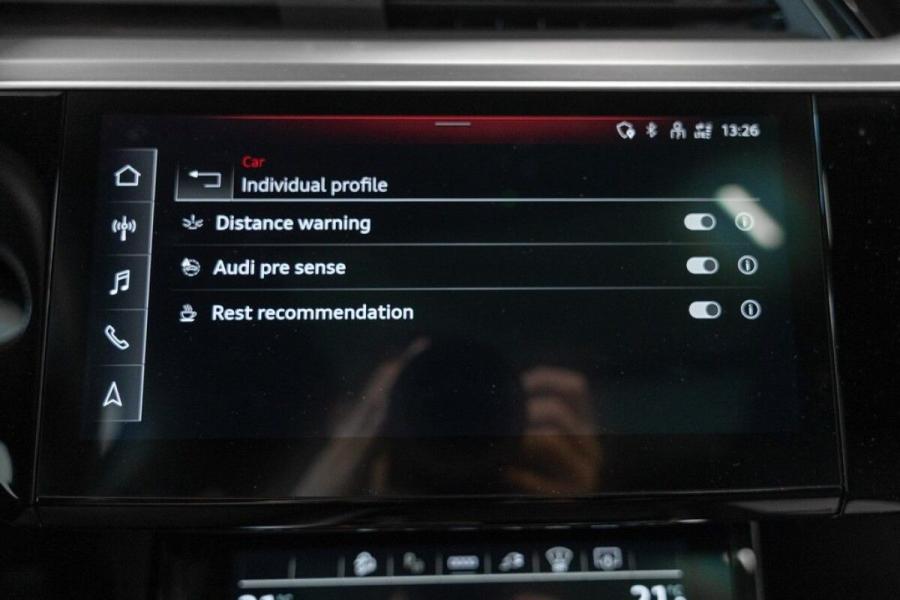 Grey Audi E-Tron 2022 in Vilnius, with an engine capacity of 0.00 L and mileage of 60 thousand km for 33900 €, photo 19 on AUTOMOTO.COM.LV