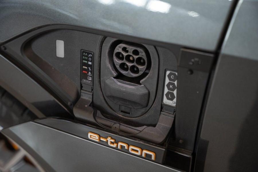 Grey Audi E-Tron 2022 in Vilnius, with an engine capacity of 0.00 L and mileage of 60 thousand km for 33900 €, photo 28 on AUTOMOTO.COM.LV