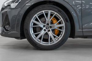 Grey Audi E-Tron 2022 in Vilnius, with an engine capacity of 0.00 L and mileage of 60 thousand km for 33900 €, photo 29 on AUTOMOTO.COM.LV
