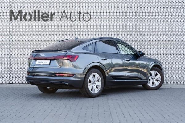 Grey Audi E-Tron 2022 in Marupe, with an engine capacity of 0.00 L and mileage of 63 thousand km for 41850 €, photo 4 on AUTOMOTO.COM.LV