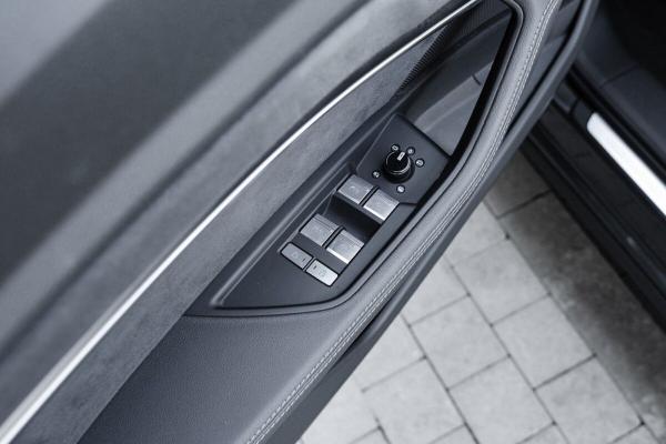 Grey Audi E-Tron 2022 in Marupe, with an engine capacity of 0.00 L and mileage of 63 thousand km for 41850 €, photo 8 on AUTOMOTO.COM.LV