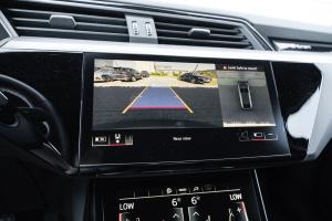 Серый Ауди E-Tron 2022 в Марупе, объемом двигателя 0.00 л и пробегом 63 тыс. км за 41850 €, фото 30 на AUTOMOTO.COM.LV