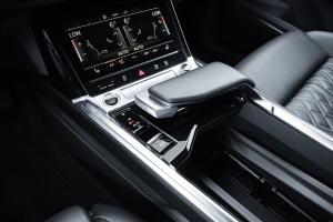 Серый Ауди E-Tron 2022 в Марупе, объемом двигателя 0.00 л и пробегом 63 тыс. км за 41850 €, фото 35 на AUTOMOTO.COM.LV