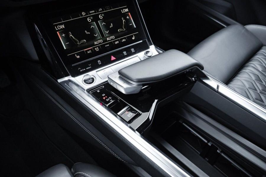 Серый Ауди E-Tron 2022 в Марупе, объемом двигателя 0.00 л и пробегом 63 тыс. км за 41850 €, фото 35 на AUTOMOTO.COM.LV