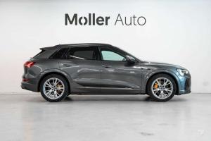 Серый Ауди E-Tron 2022 в Вильнюс, объемом двигателя 0.00 л и пробегом 60 тыс. км за 33900 €, фото 5 на AUTOMOTO.COM.LV