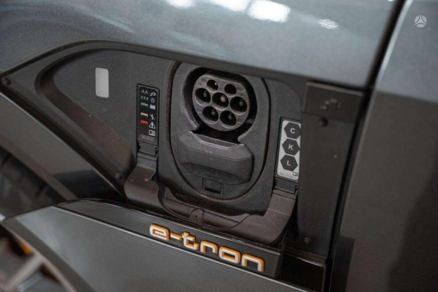 Серый Ауди E-Tron 2022 в Вильнюс, объемом двигателя 0.00 л и пробегом 60 тыс. км за 33900 €, фото 24 на AUTOMOTO.COM.LV