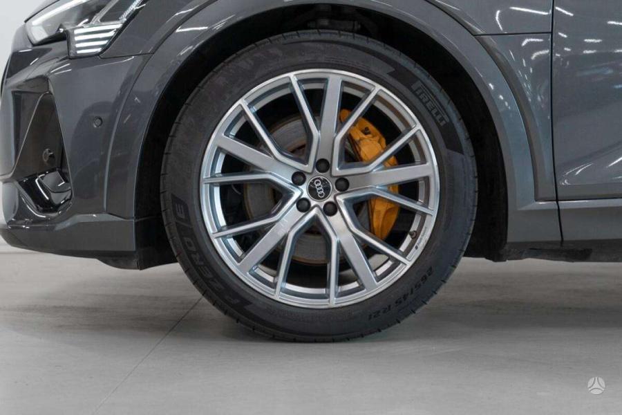 Серый Ауди E-Tron 2022 в Вильнюс, объемом двигателя 0.00 л и пробегом 60 тыс. км за 33900 €, фото 25 на AUTOMOTO.COM.LV