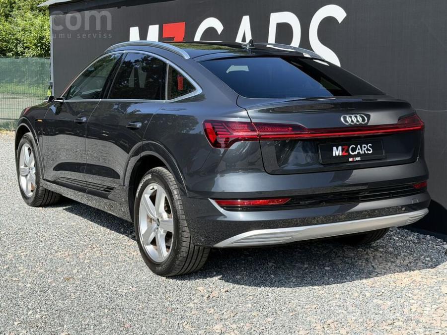 Grey Audi E-Tron 2022 in Riga, with an engine capacity of 0.00 L and mileage of 27 thousand km for 40990 €, photo 4 on AUTOMOTO.COM.LV