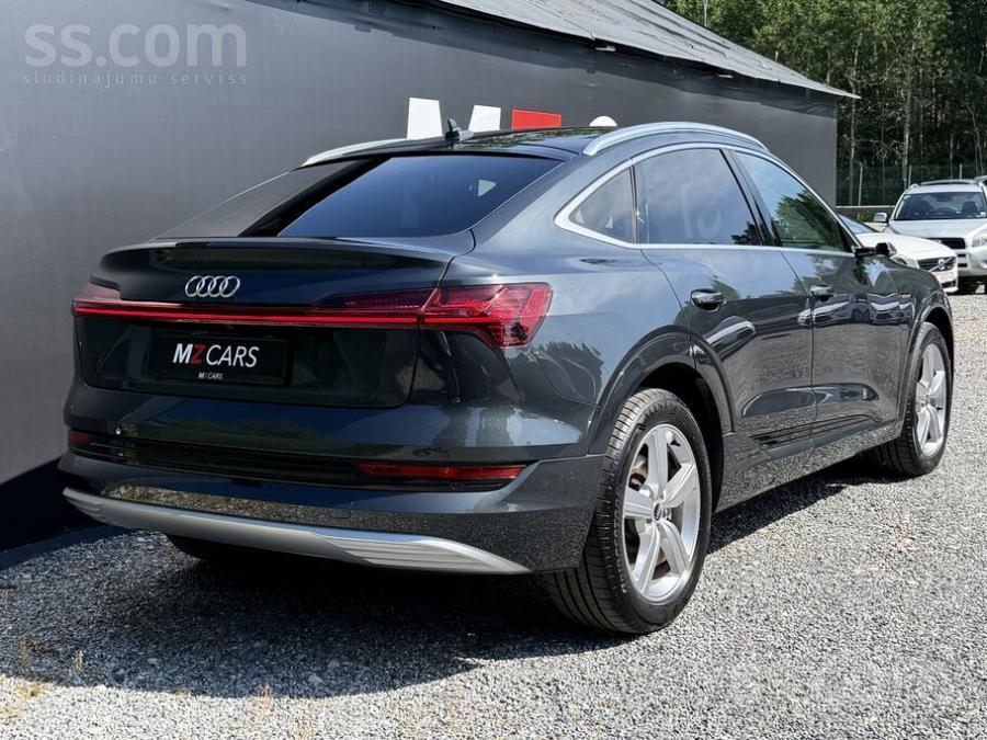 Grey Audi E-Tron 2022 in Riga, with an engine capacity of 0.00 L and mileage of 27 thousand km for 40990 €, photo 5 on AUTOMOTO.COM.LV