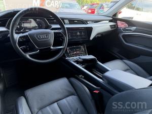 Grey Audi E-Tron 2022 in Riga, with an engine capacity of 0.00 L and mileage of 27 thousand km for 40990 €, photo 7 on AUTOMOTO.COM.LV