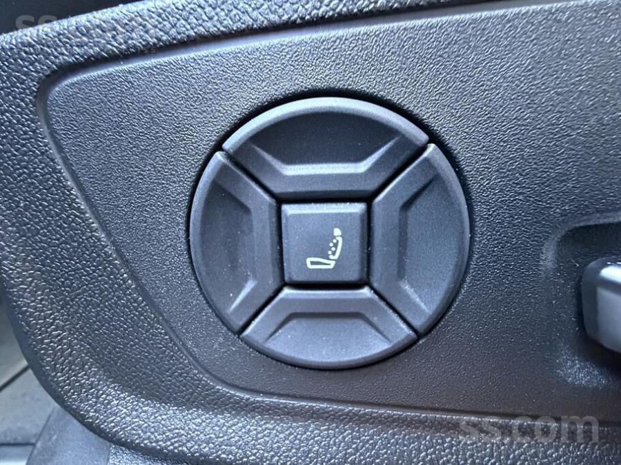 Grey Audi E-Tron 2022 in Riga, with an engine capacity of 0.00 L and mileage of 27 thousand km for 40990 €, photo 12 on AUTOMOTO.COM.LV