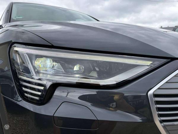 Grey Audi E-Tron 2022 in Vilnius, with an engine capacity of 0.00 L and mileage of 76 thousand km for 30900 €, photo 3 on AUTOMOTO.COM.LV