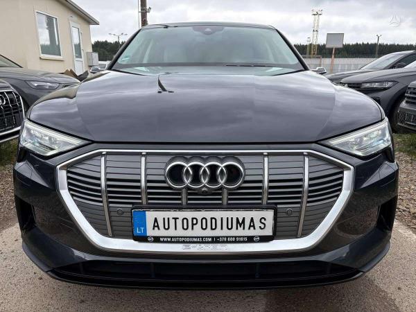 Grey Audi E-Tron 2022 in Vilnius, with an engine capacity of 0.00 L and mileage of 76 thousand km for 30900 €, photo 4 on AUTOMOTO.COM.LV