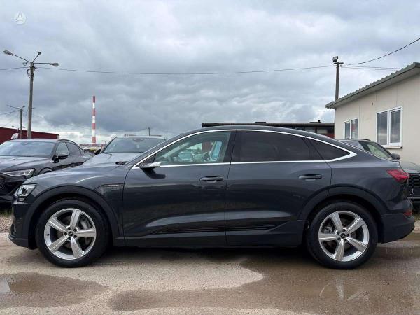 Grey Audi E-Tron 2022 in Vilnius, with an engine capacity of 0.00 L and mileage of 76 thousand km for 30900 €, photo 7 on AUTOMOTO.COM.LV
