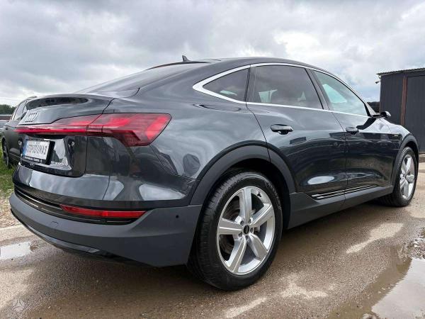 Grey Audi E-Tron 2022 in Vilnius, with an engine capacity of 0.00 L and mileage of 76 thousand km for 30900 €, photo 8 on AUTOMOTO.COM.LV