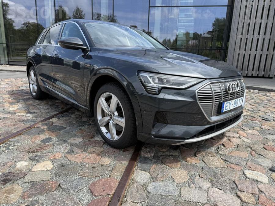 Pelēks Audi E-Tron 2022 Rīga, ar dzinēja tilpumu 0.00 L un nobraukumu 129 tūkst. km par 23990 €, foto 1 vietnē AUTOMOTO.COM.LV