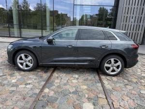 Pelēks Audi E-Tron 2022 Rīga, ar dzinēja tilpumu 0.00 L un nobraukumu 129 tūkst. km par 23990 €, foto 7 vietnē AUTOMOTO.COM.LV