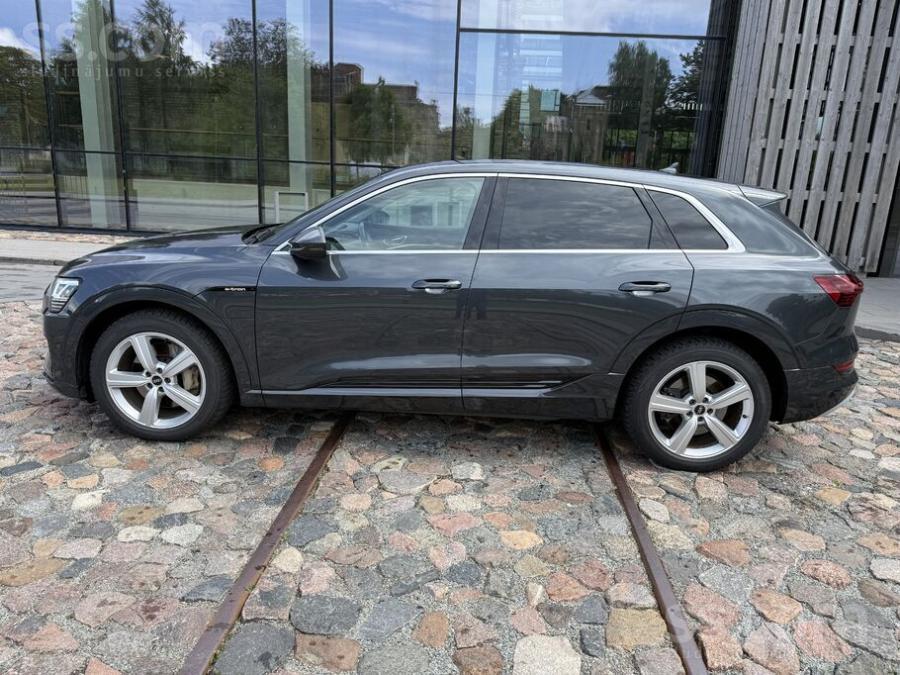 Pelēks Audi E-Tron 2022 Rīga, ar dzinēja tilpumu 0.00 L un nobraukumu 129 tūkst. km par 23990 €, foto 7 vietnē AUTOMOTO.COM.LV