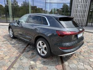 Pelēks Audi E-Tron 2022 Rīga, ar dzinēja tilpumu 0.00 L un nobraukumu 129 tūkst. km par 23990 €, foto 8 vietnē AUTOMOTO.COM.LV