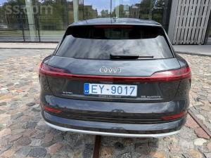 Pelēks Audi E-Tron 2022 Rīga, ar dzinēja tilpumu 0.00 L un nobraukumu 129 tūkst. km par 23990 €, foto 9 vietnē AUTOMOTO.COM.LV