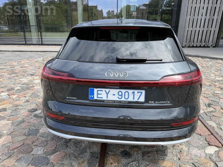 Pelēks Audi E-Tron 2022 Rīga, ar dzinēja tilpumu 0.00 L un nobraukumu 129 tūkst. km par 23990 €, foto 9 vietnē AUTOMOTO.COM.LV